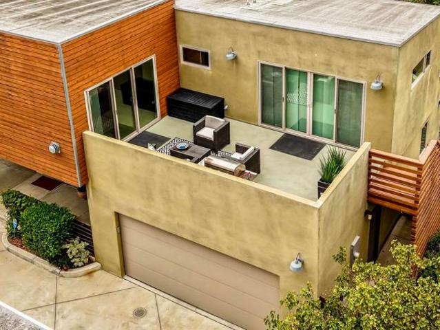 213 E Scott Street
