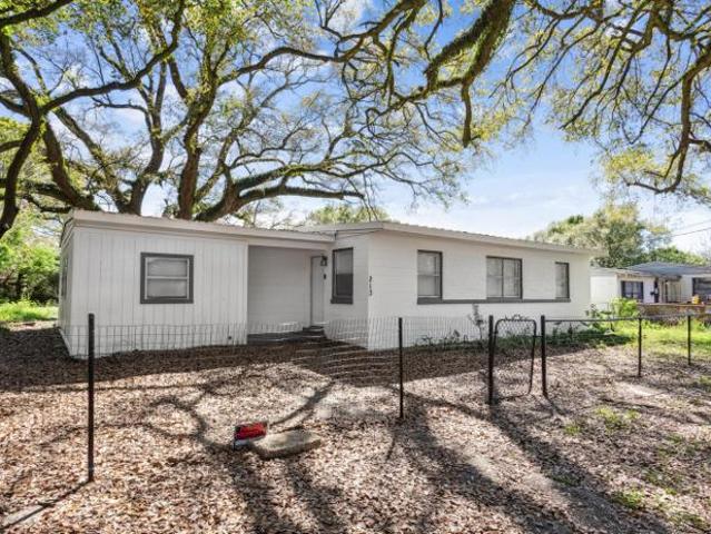213 Edison Dr, Bellview, FL 32526
