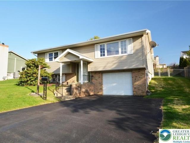 213 Faith Dr, Catasauqua, PA 18032