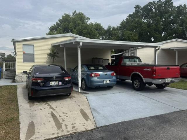 213 Fiji Palm Ln, Plant City, FL 33566