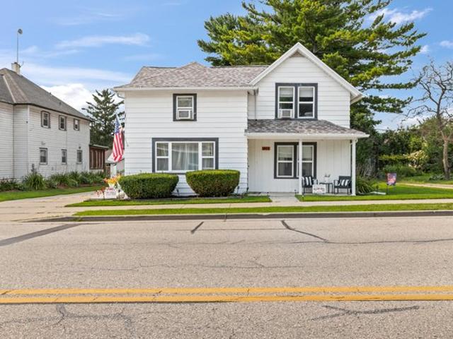 213 Kettle Moraine Dr S, Slinger, WI 53086
