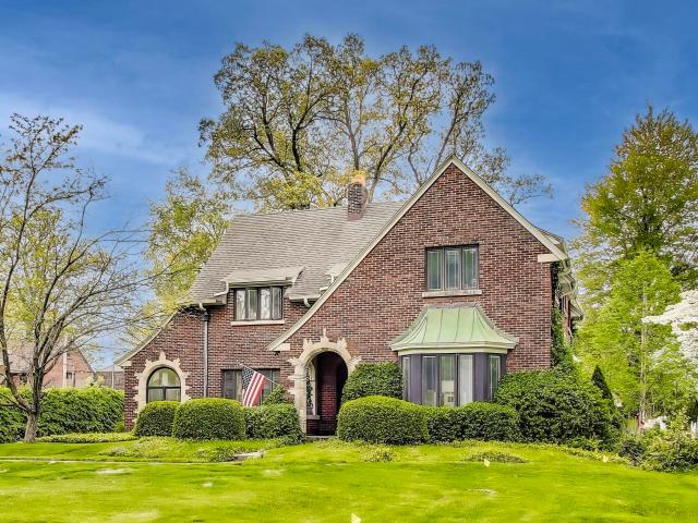 213 Kenwood Place
