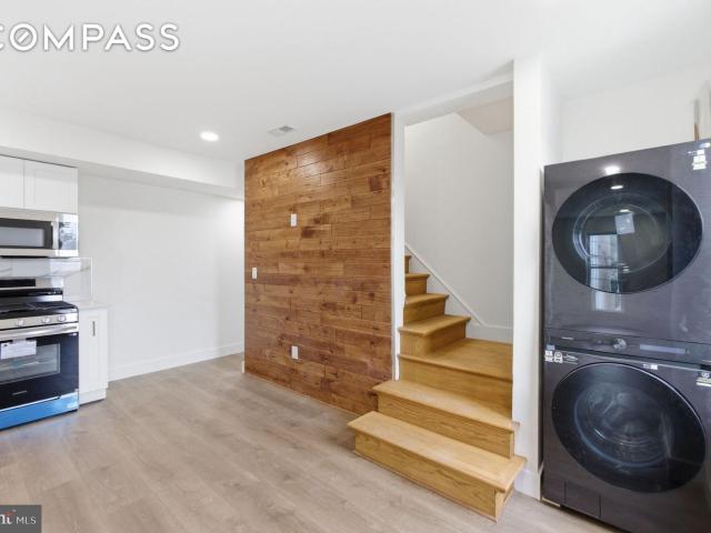 213 Hermitage St, Philadelphia, PA