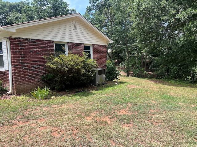 213 Hillcrest Circle