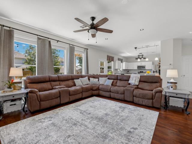 213 Inca Dove Ln