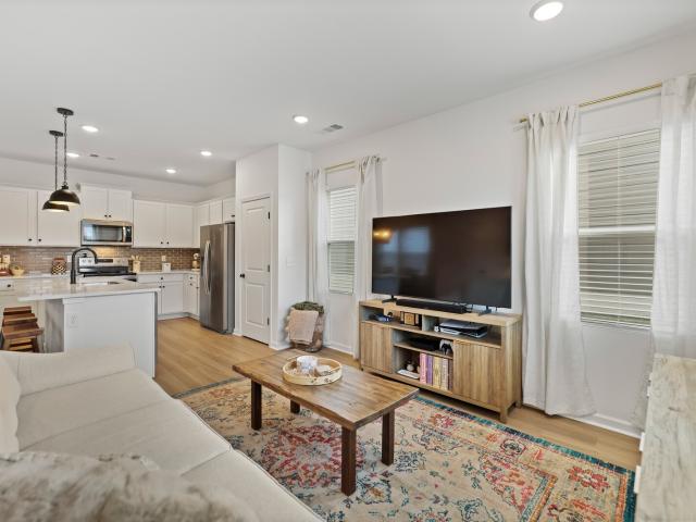 213 Oasis Dr