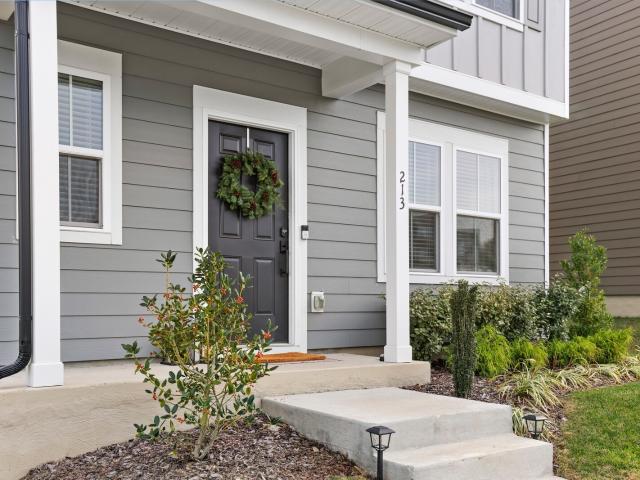 213 Oasis Dr