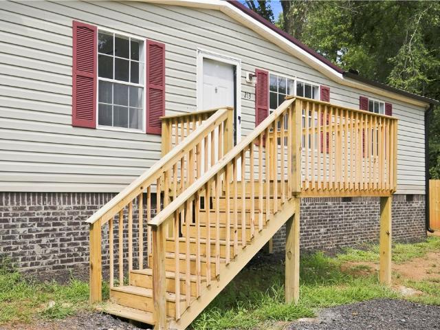 213 Old River Road