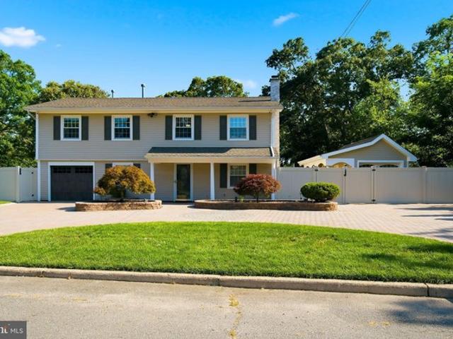 213 Lawrence Dr, Lanoka Harbor, NJ 08734