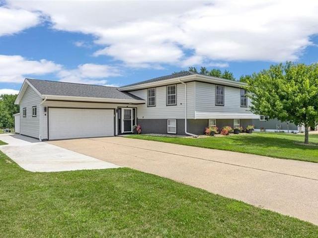 213 Maple St, Olin, IA 52320
