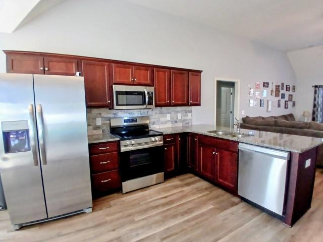 213 Meadowbrook Dr