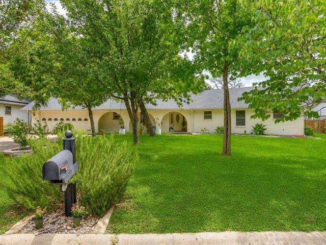 213 Mistletoe Lane