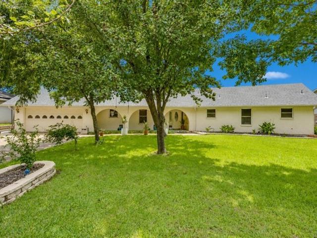 213 Mistletoe Ln, Keene, TX 76059