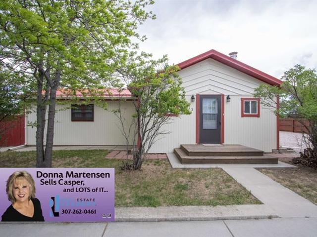 213 N Third St, Glenrock, WY 82637