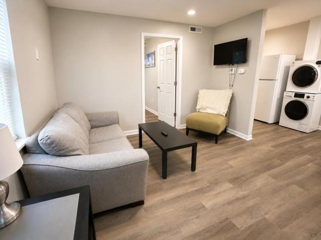 213 n ann st 5
