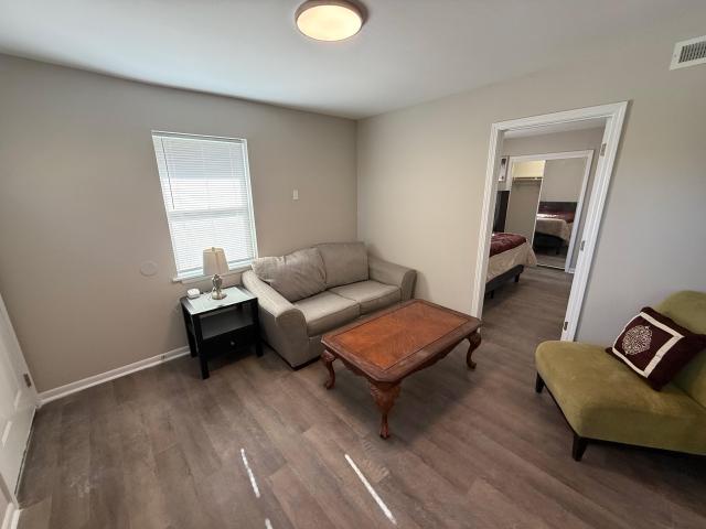 213 n ann st 5