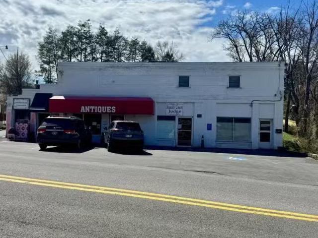 213 N. COURT ST. FAYETTEVILLE, WV 25840