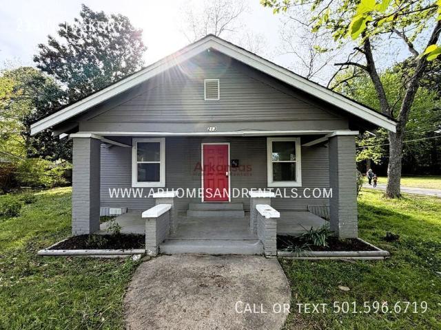 213 N. Hickory Street | 4 Bedrooms | 1 Full Bathroom *$99 Deposit Special