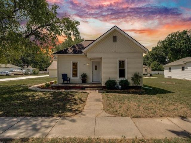213 N Sedgwick Ave, Haven, KS 67543
