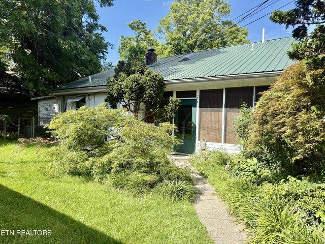 213 Northwestern Ave, Oak Ridge, TN 37830