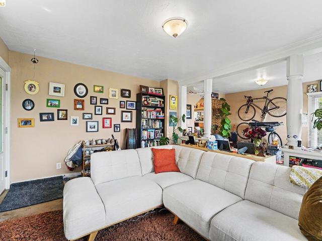213 Nicholl Ave