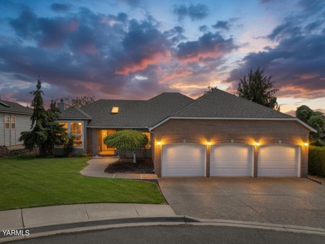213 S 78th Ave, Yakima, WA 98908