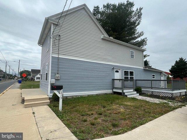 213 S West St, Harrington, DE 19952