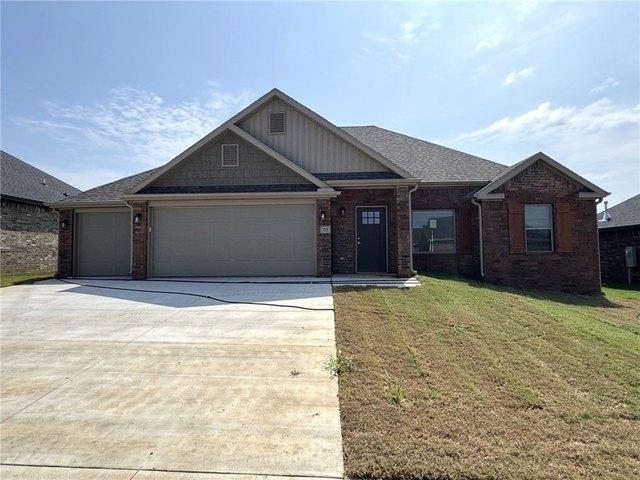 213 S Eagle Mountain St, Prairie Grove, AR 72753
