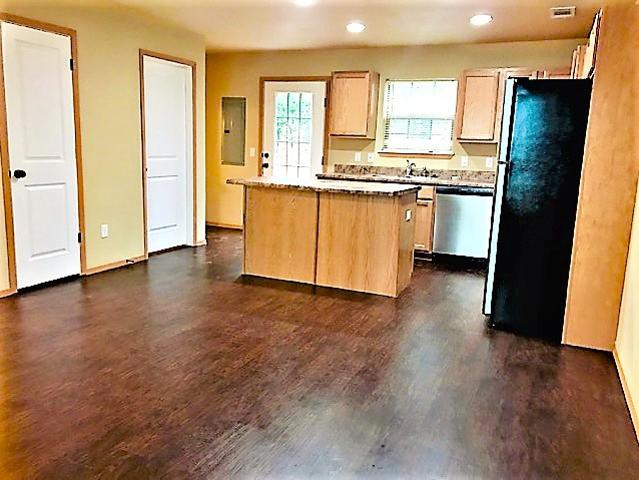 213 S Rolling Woods Way