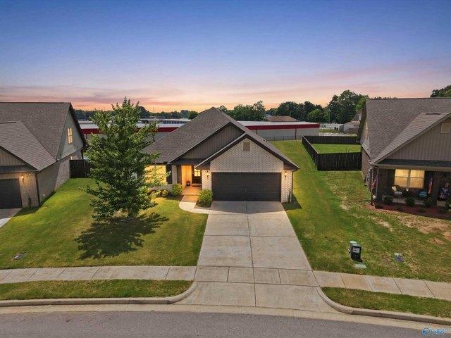 213 Shubert Dr, Hazel Green, AL 35750