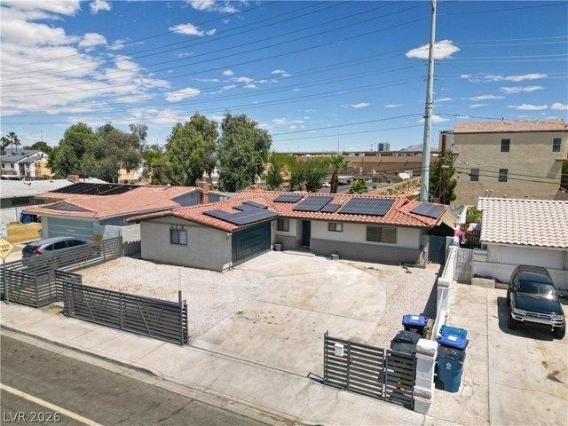 213 Shadow Ln, Las Vegas, NV 89106