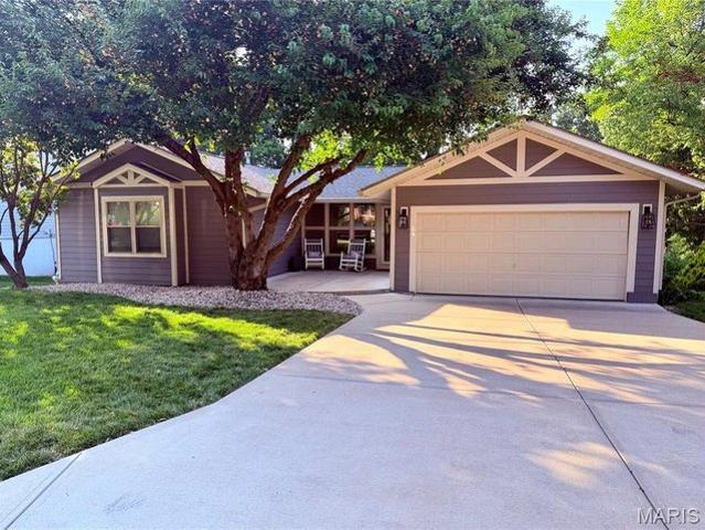 213 Shirewood Dr, Saint Charles, MO 63303
