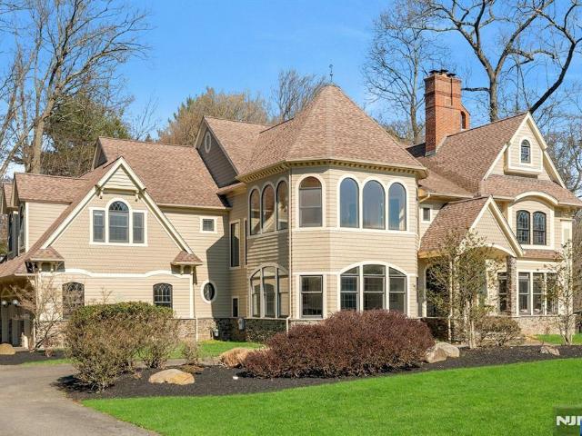 213 Stokes Farm Rd, Franklin Lakes, NJ 07417 | MLS #26005 | Compass
