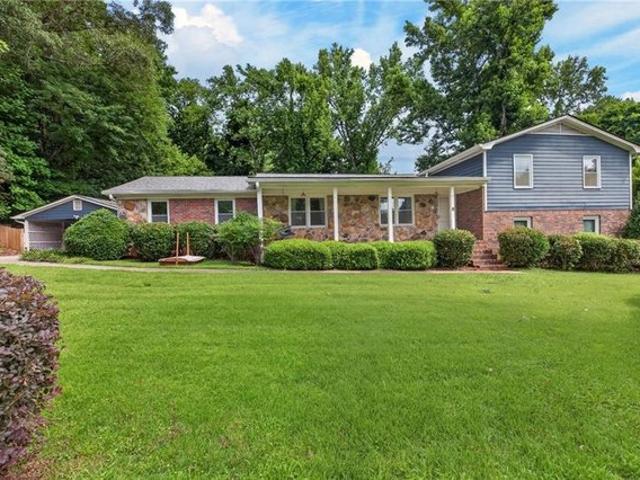 213 Ponderosa Dr, Dallas, GA 30157