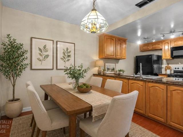 213 Roundtree Ct, Sacramento, CA 95831
