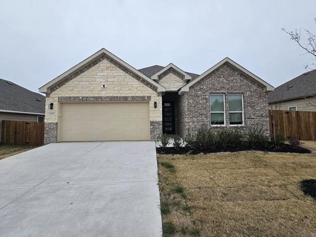 213 Rosemary Dr, Azle, TX 76020