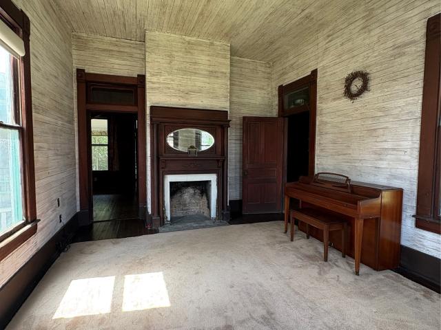 213 W Abbey Street