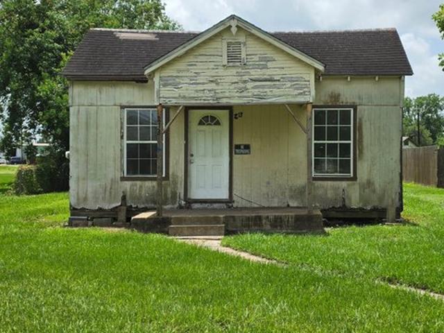 213 W Jackson St, West Columbia, TX 77486