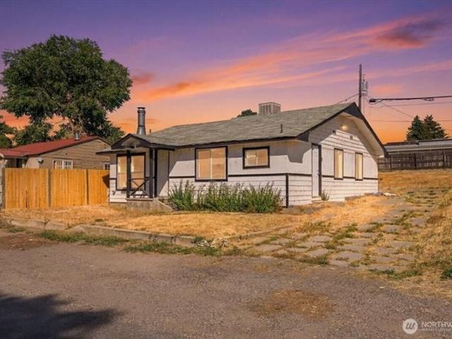 213 W Kelso Ave, Electric City, WA 99123