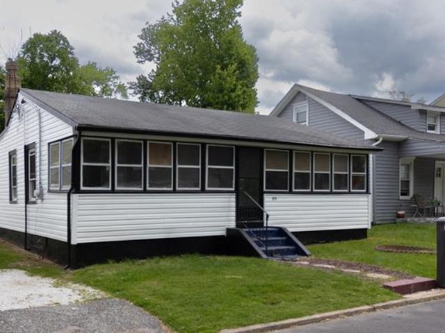 213 W Lake Ave, Blackwood, NJ 08012