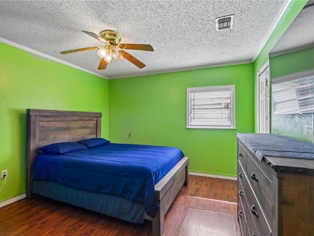 213 W Loyola Drive