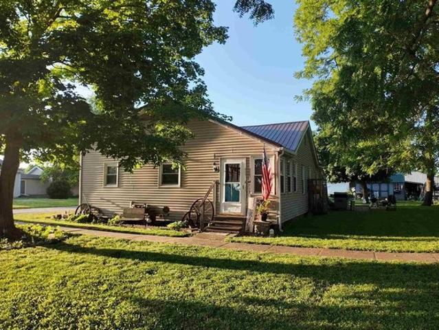 213 W South St, Mount Sterling, IL 62353