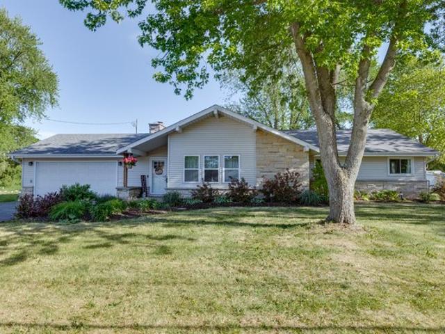 213 W State St, North Prairie, WI 53153