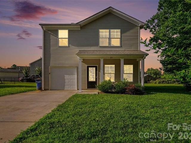 213 Wolf Creek Ln, Statesville, NC 28625