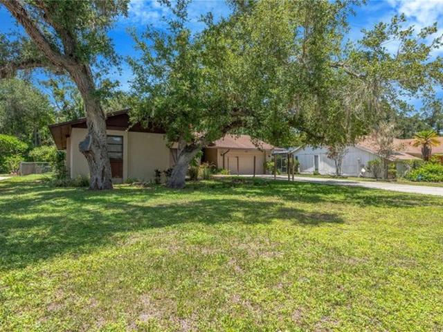 213 Whispering Oaks Ct, Sarasota, FL 34232