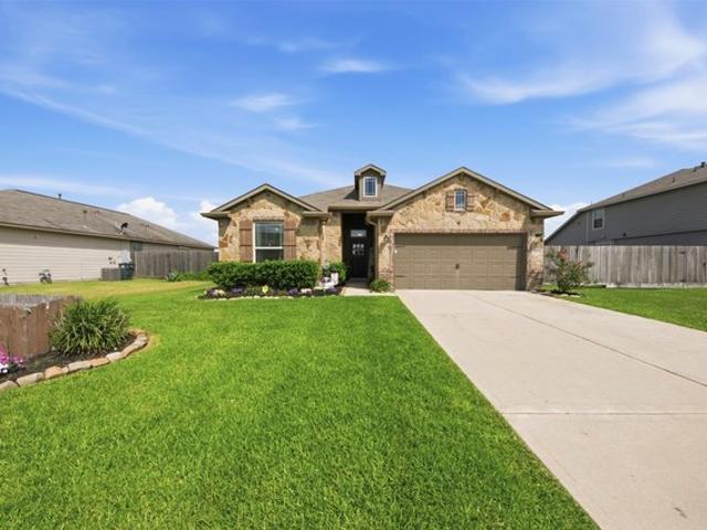 213 White Wing Ln, Sealy, TX 77474