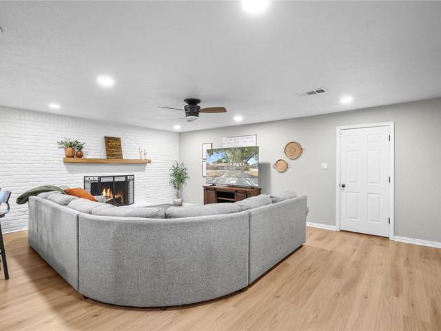 213 Wilshire Drive