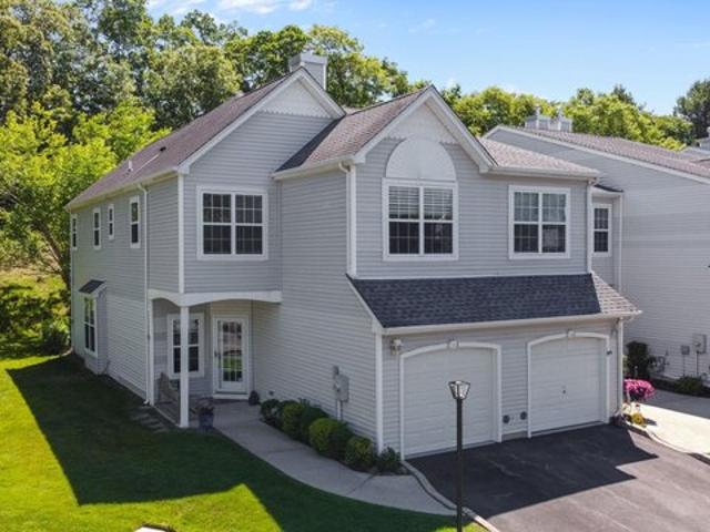 213 Windward Ct N, Port Jefferson, NY 11777