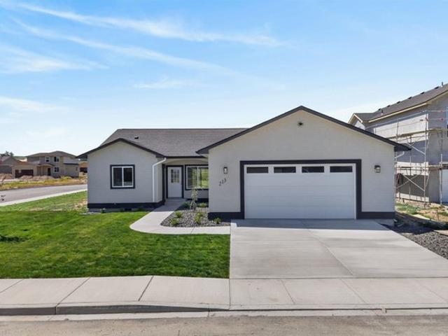 213 Victoria St, Sunnyside, WA 98944