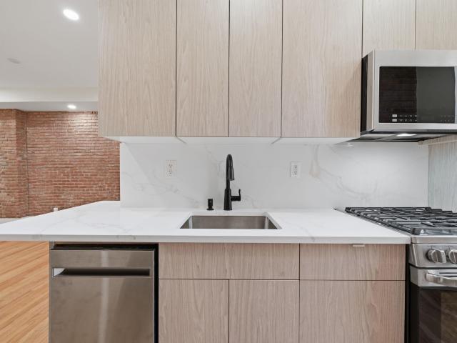 213 York St # 2